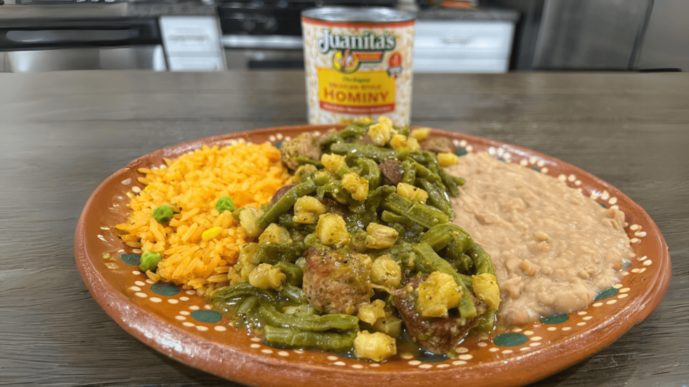 Hominy Chile Verde de Puerco | Juanita's Foods